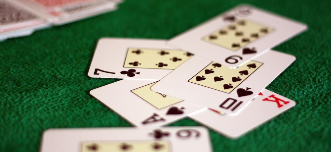 Estrategia de póker: ¿Como jugar overcards? Maestros del Poker